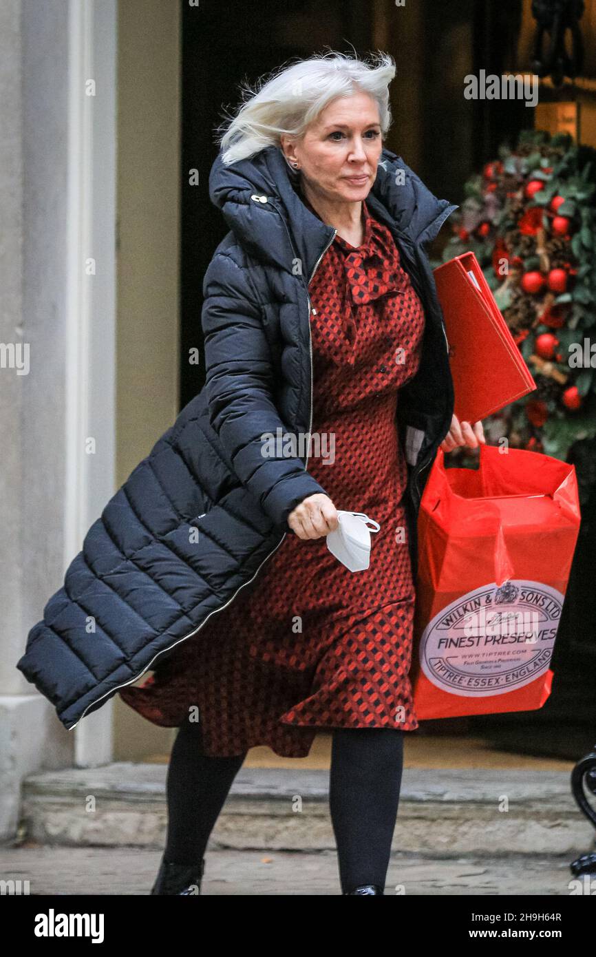 Nadine dorries 2021 hi-res stock photography and images - Alamy