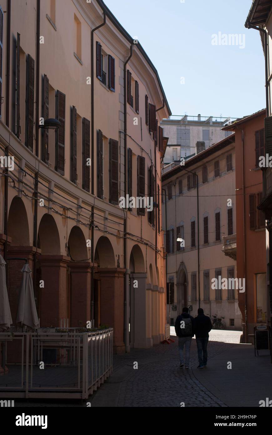 Elegant houses along road hi-res stock photography and images - Alamy