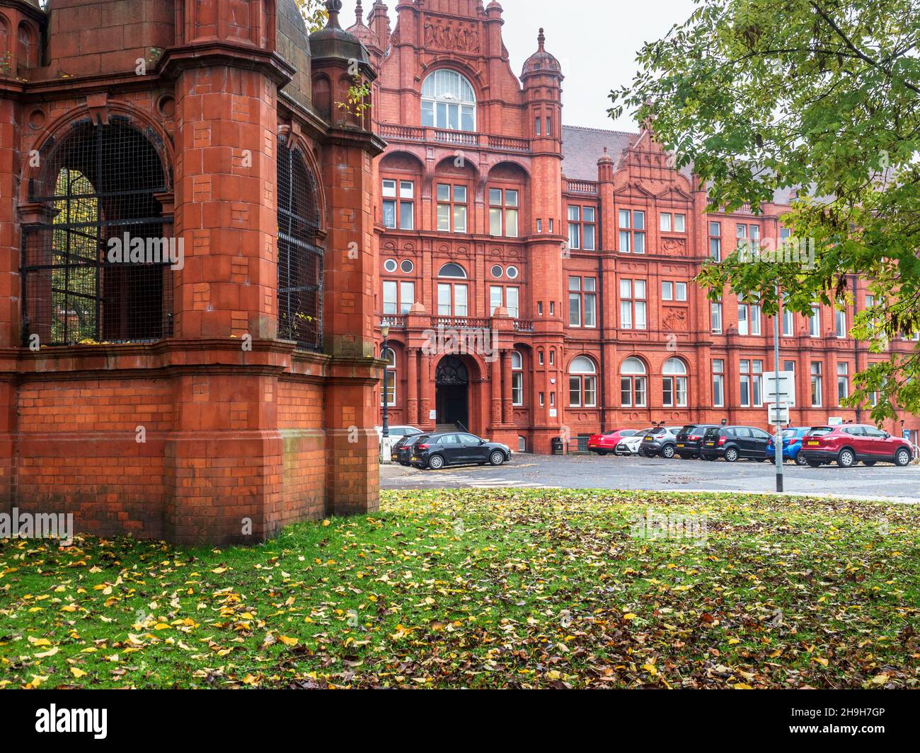 University Of Salford Peel Building High Resolution Stock Photography ...
