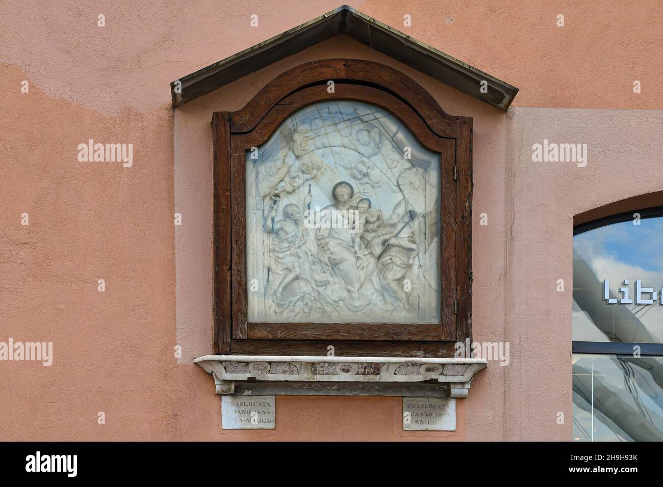 Votive shrine on the façade of a building in the Old Port of Genoa ...