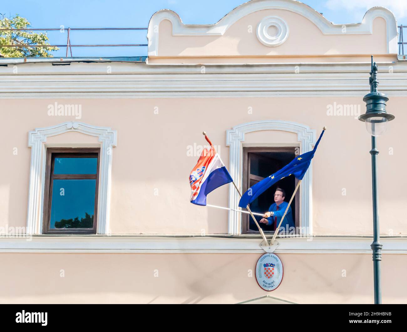Fixing flag hi-res stock photography and images - Alamy