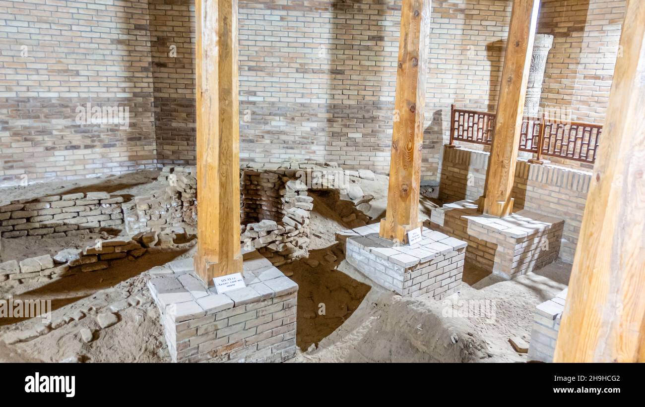 Detail of underground mosque interior. Hilvet Semi-Underground mosque ...