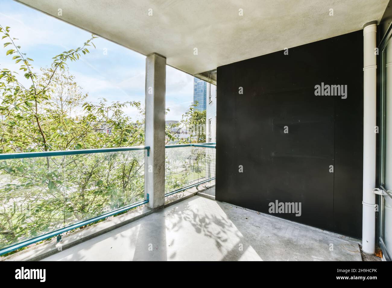 Concrete balcony hi-res stock photography and images - Alamy