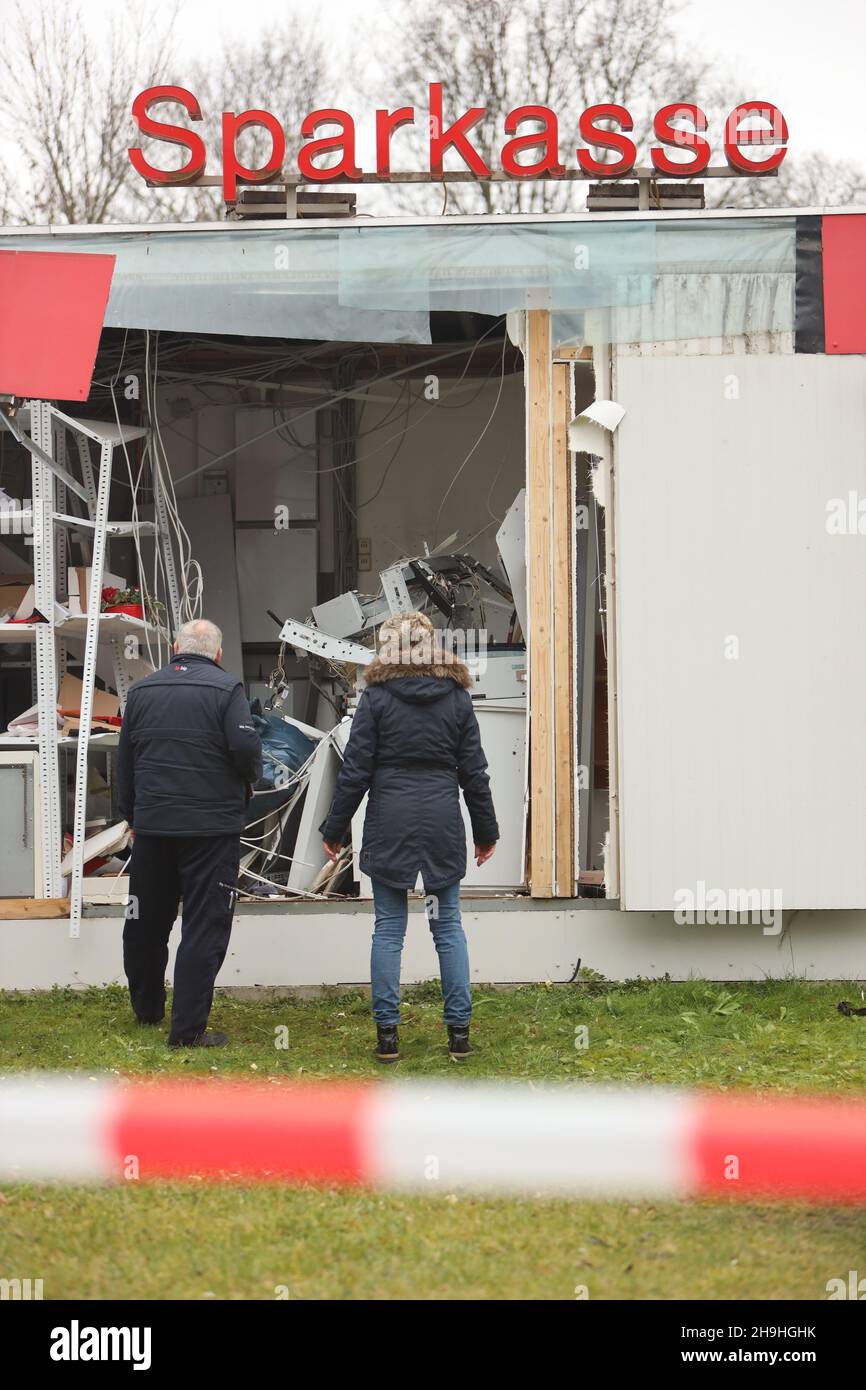 Wasserleben, Germany. 07th Dec, 2021. Employees of the savings bank ...