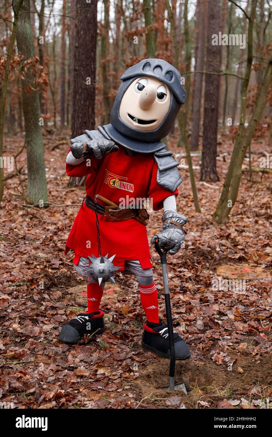 Berlin, Germany. 07th Dec, 2021. Knight Keule plants a tree in the ...