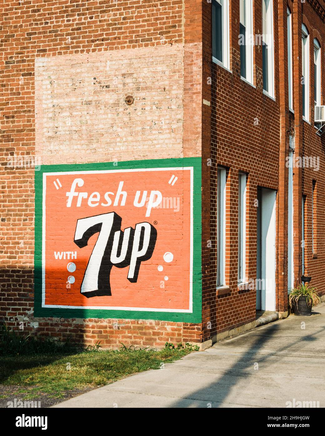 Old 7-Up painted sign in Elkton, in the Shenandoah Valley, Virginia ...