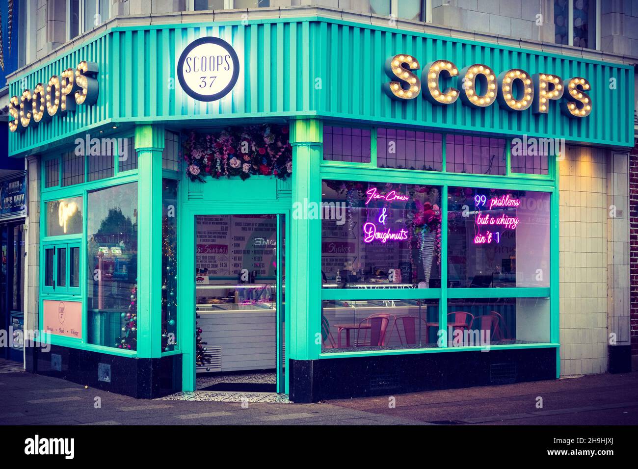 Scoops Ice Cream Parlour on a Deserted Seafront at Southend on Sea on a Desolate December Day Stock Photo Alamy