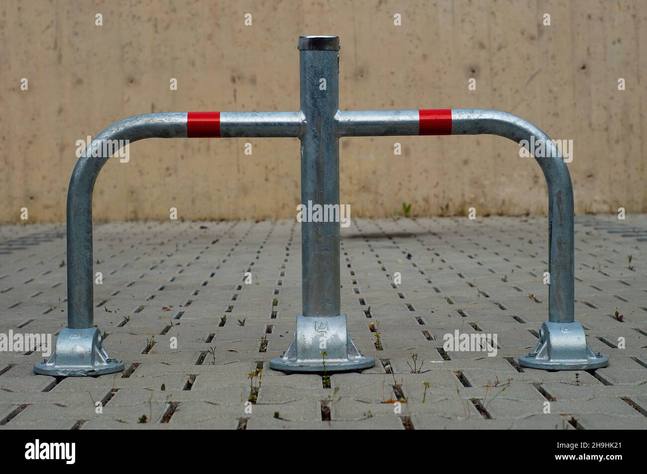 A locking bar in a parking lot Stock Photo - Alamy