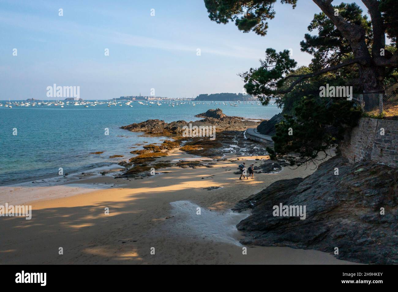 Dinard (Brittany, north-western France): aerial view of Saint-Malo from ...