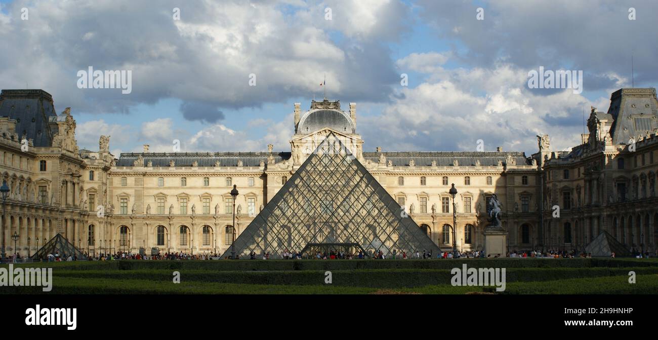 PARIS, FRANCE - Aug 16, 2008: A beautiful view of the most visited ...