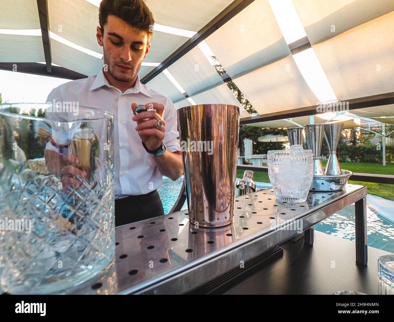 Professional bartender preparing alcoholic hi-res stock photography and ...