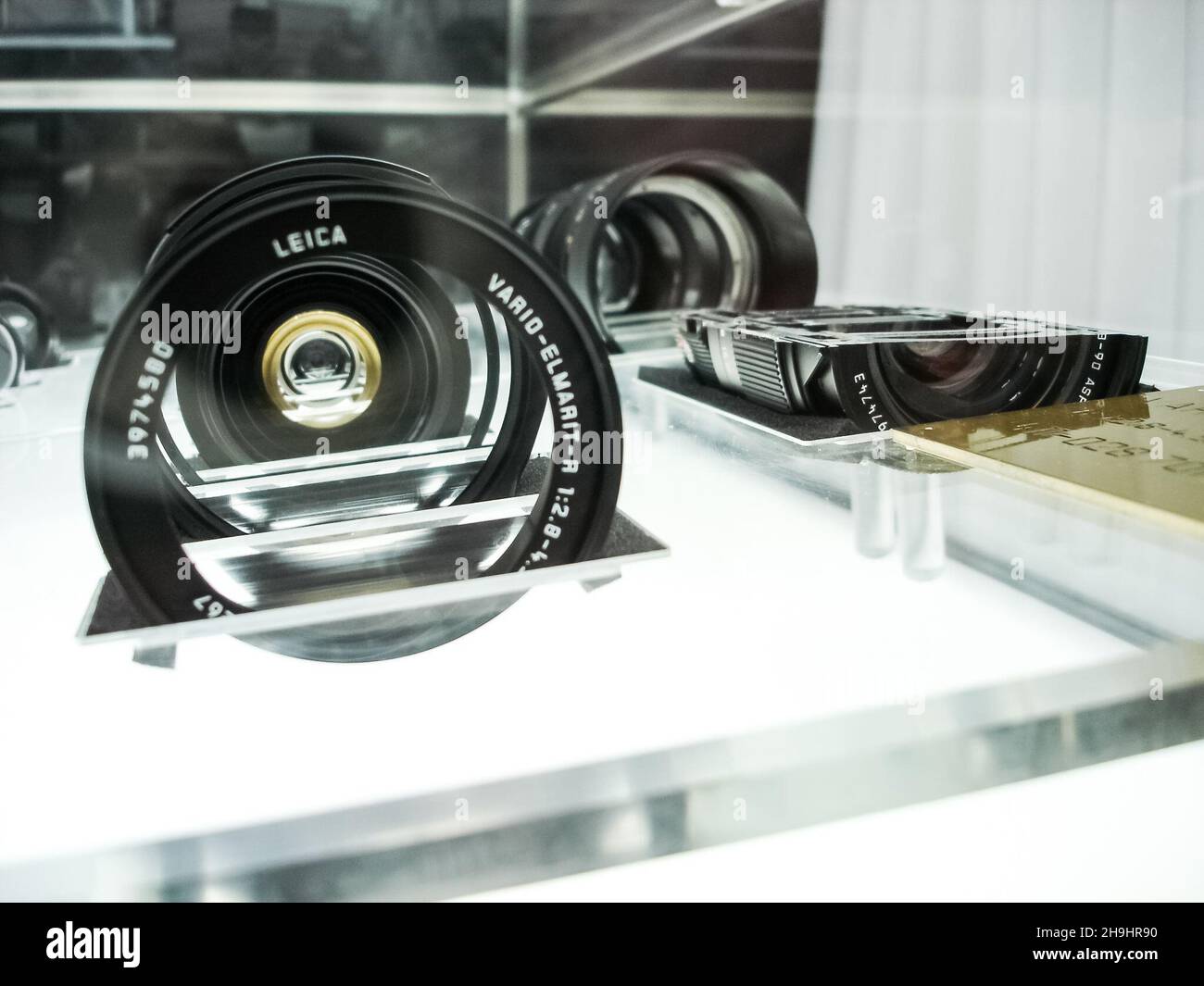 Leica lens hi-res stock photography and images - Alamy