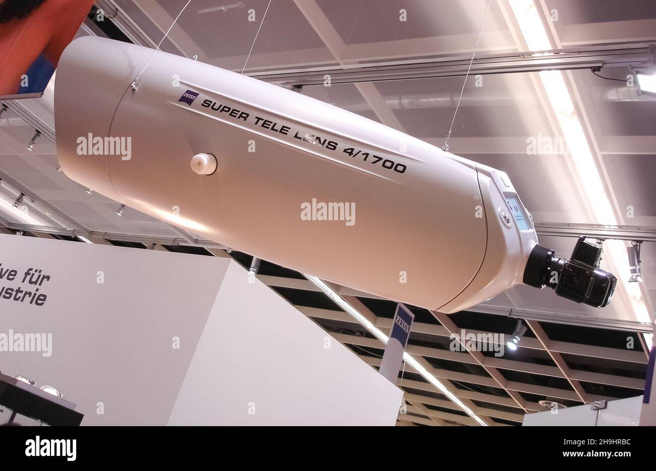 World largest telephoto lens hi-res stock photography and images - Alamy