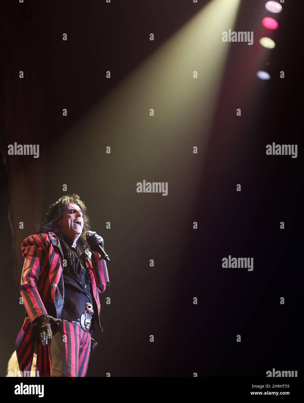 Alice Cooper performing his Halloween Night of Fear at Wembley Arena ...