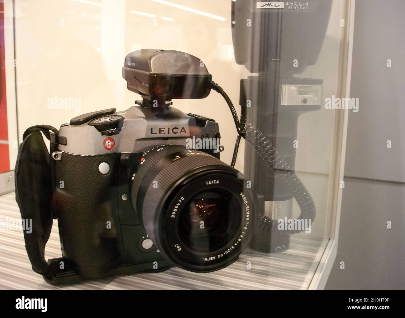 Leica vario elmarit hi-res stock photography and images - Alamy