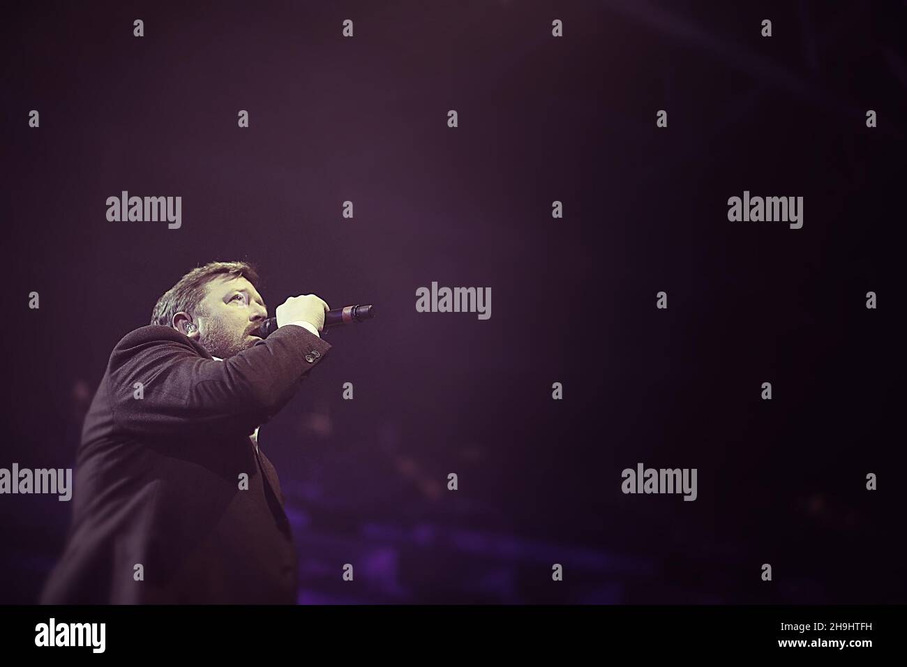 Guy Garvey of Elbow at the O2 during the last gig "for some time Stock ...
