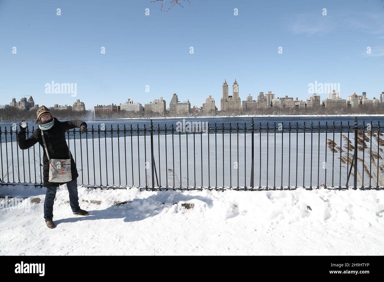 New Yorker Gillian Wolfe and visitor Julie Carney throwing snow balls ...