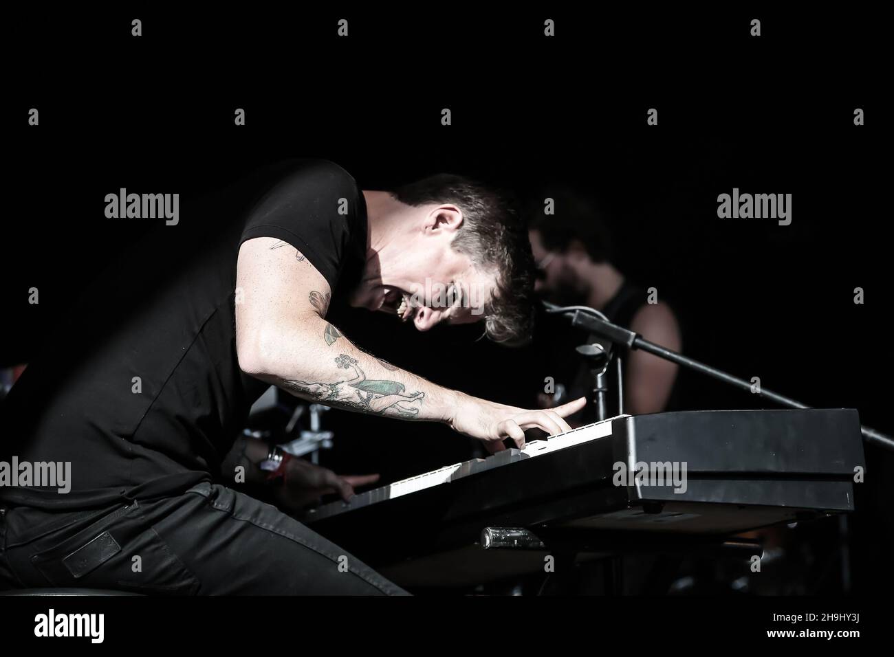 Concert live gig on stage performing performance performs matthew hi ...