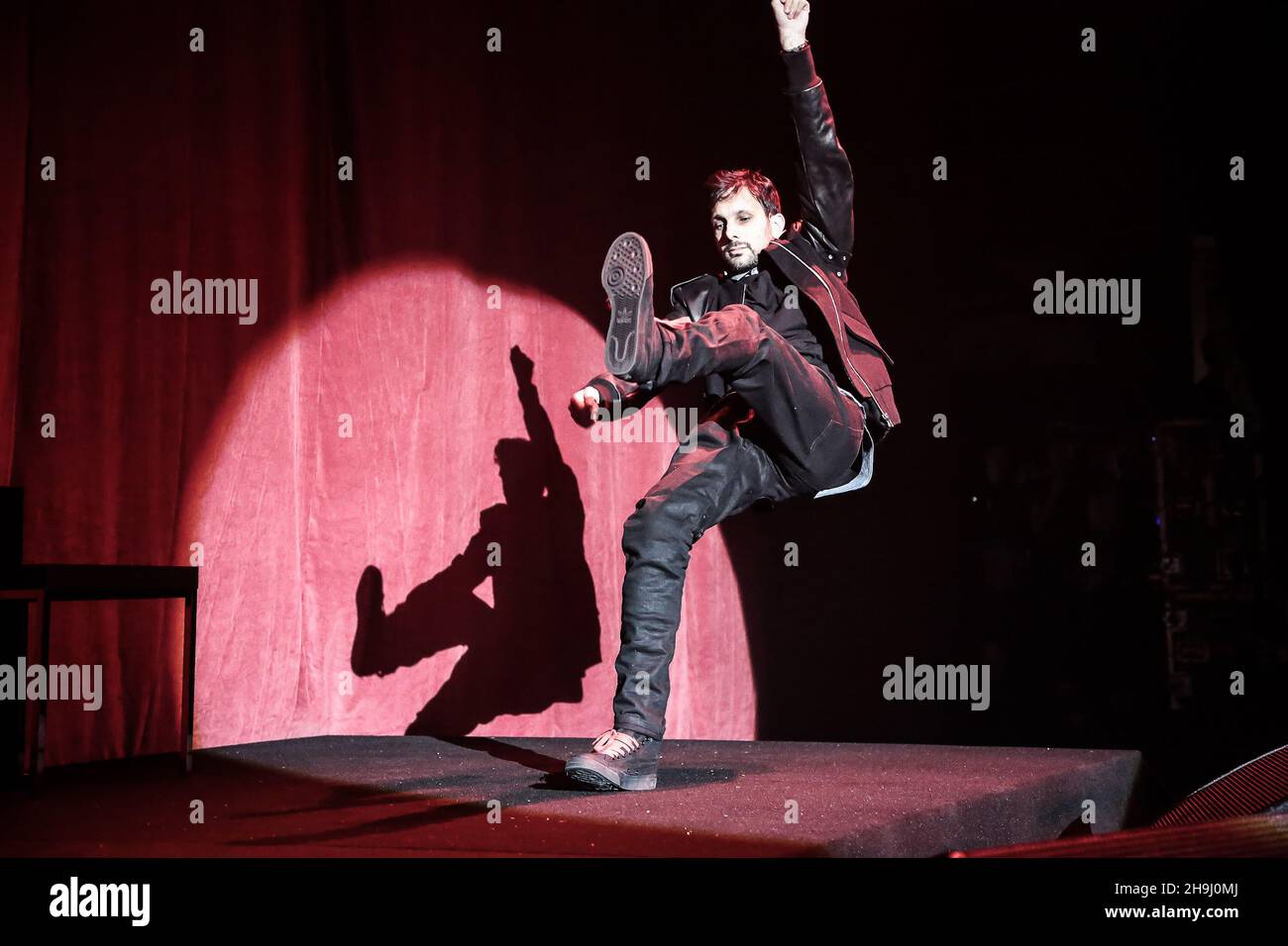 Magician Dynamo performing live on stage at the Under1Roof fund-raising ...