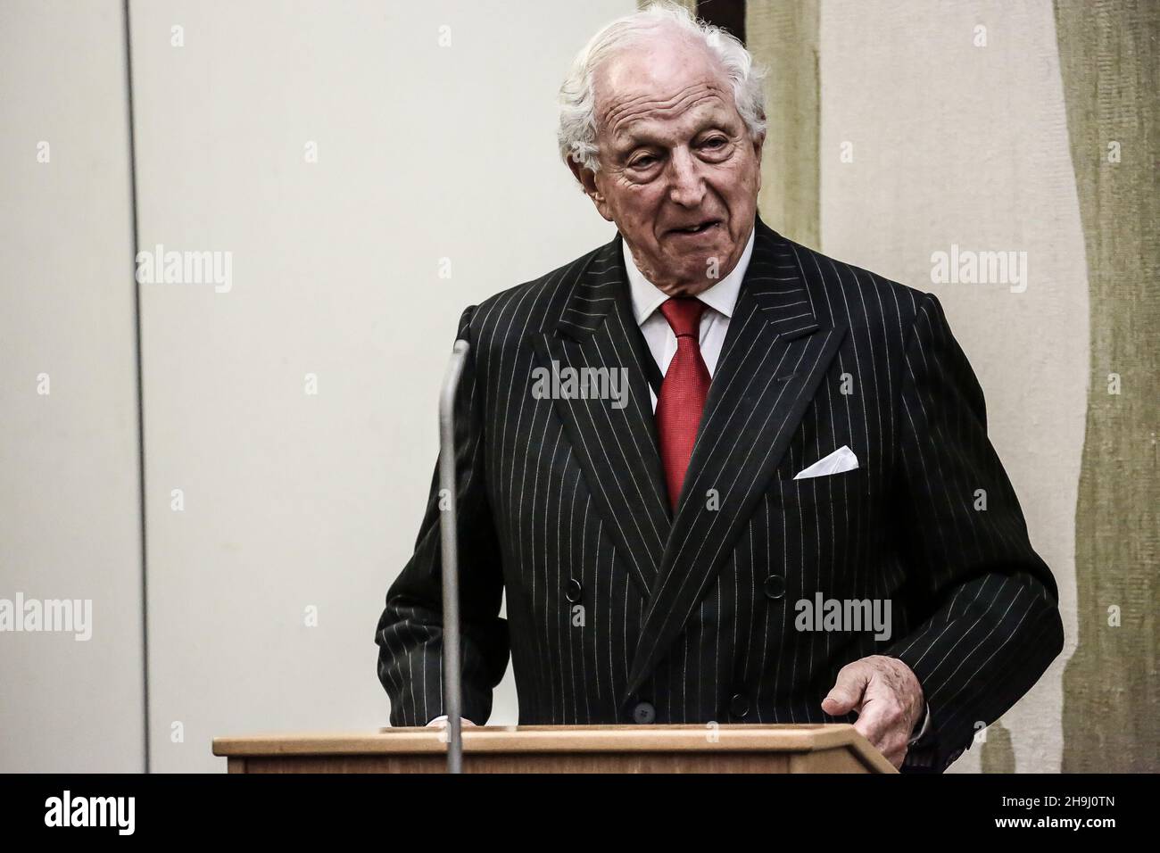 Lord Woolf speaking at the reception for the publication of the Low ...