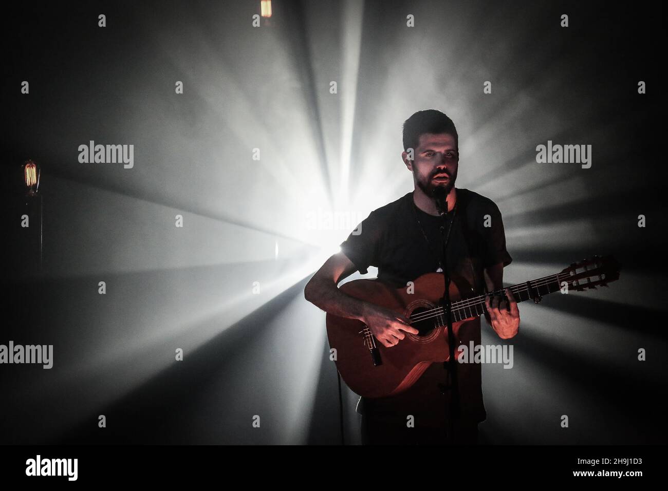 Singer songwriter Nick Mulvey performing live on stage at Scale in ...