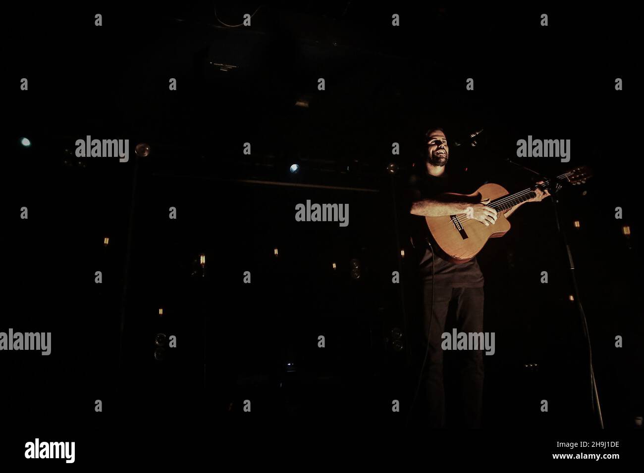 Singer songwriter Nick Mulvey performing live on stage at Scale in ...