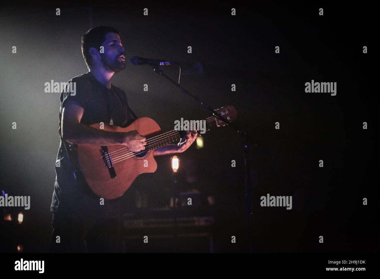 Singer songwriter Nick Mulvey performing live on stage at Scale in ...