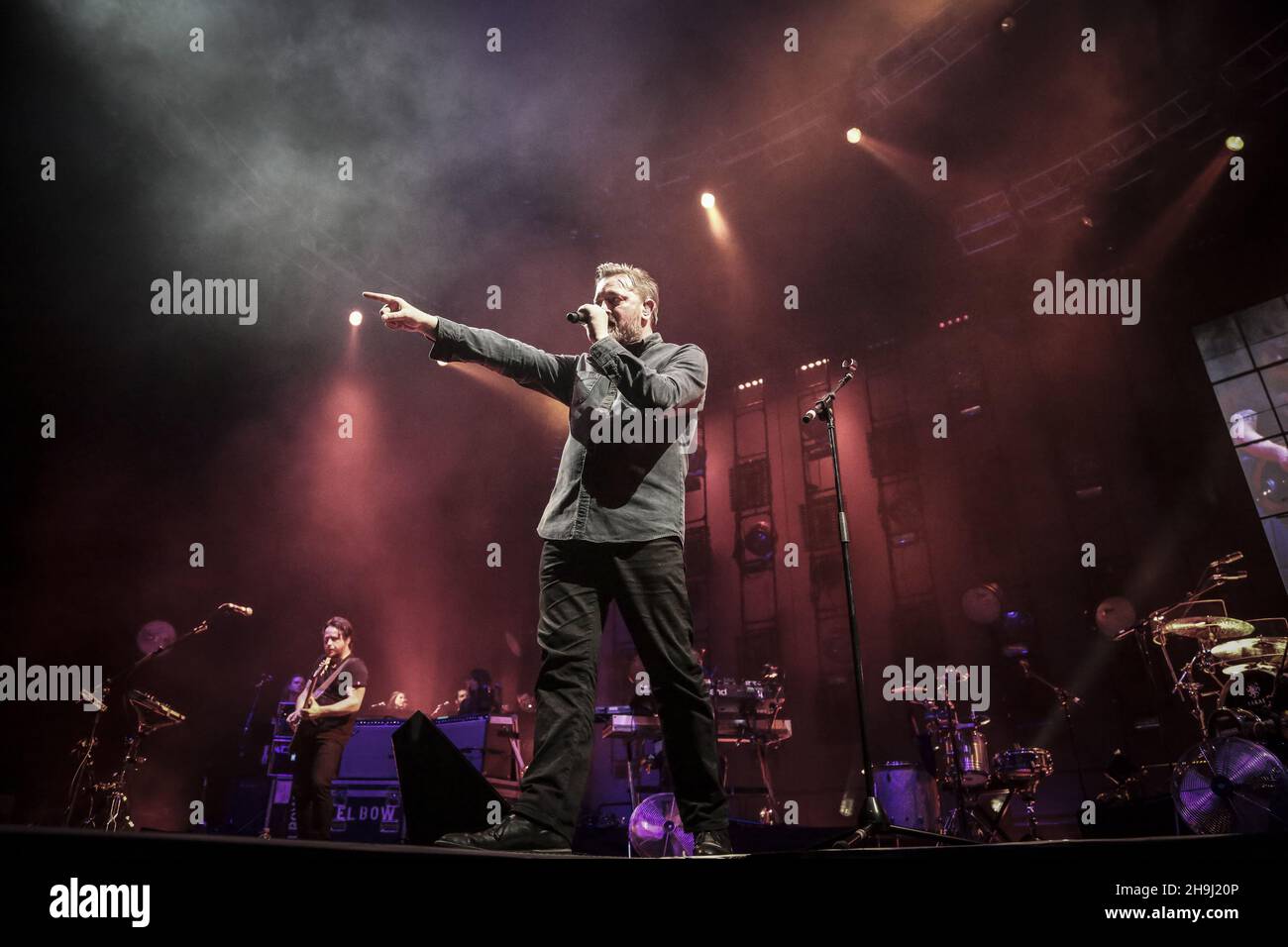 Elbow in concert london hi-res stock photography and images - Alamy