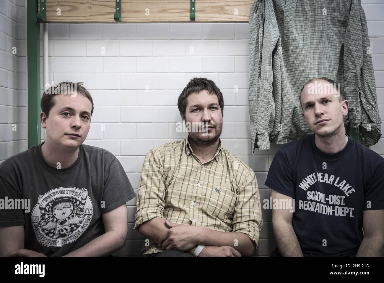 EXCLUSIVE: The Wave Pictures posing for photos back stage before their ...