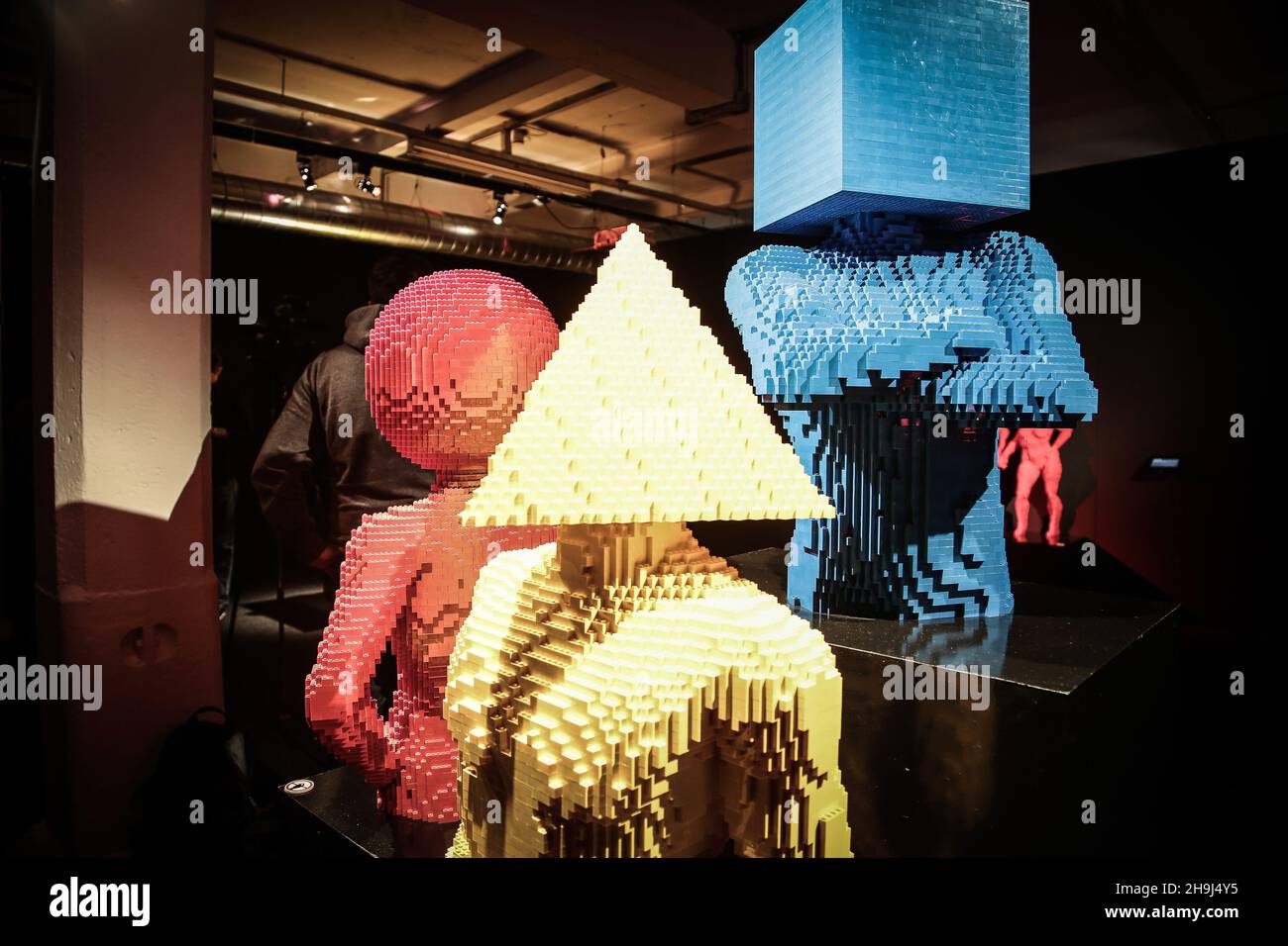 Nathan Sawaya's The Art of the Brick exhibition, featuring sculptures ...