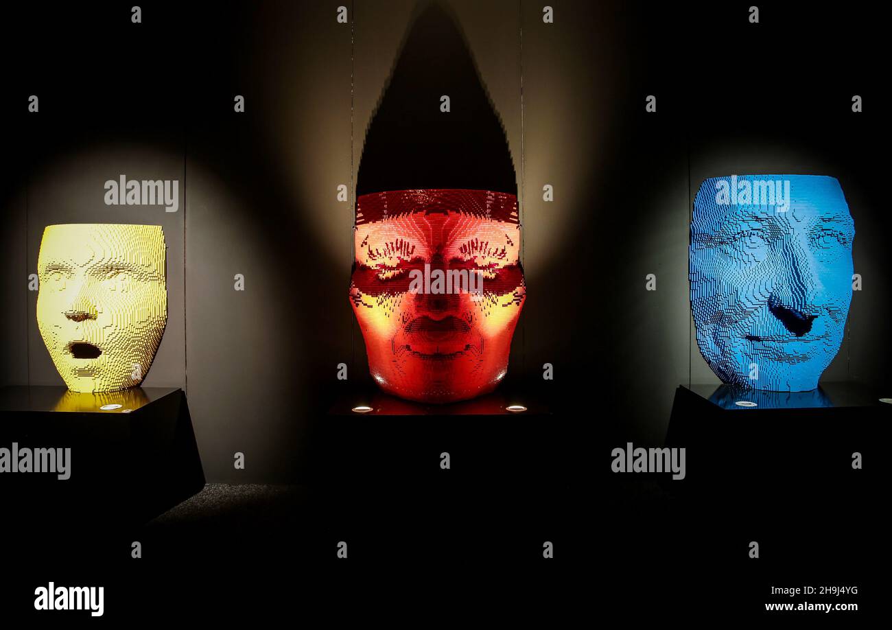 Nathan Sawaya's The Art of the Brick exhibition, featuring sculptures ...