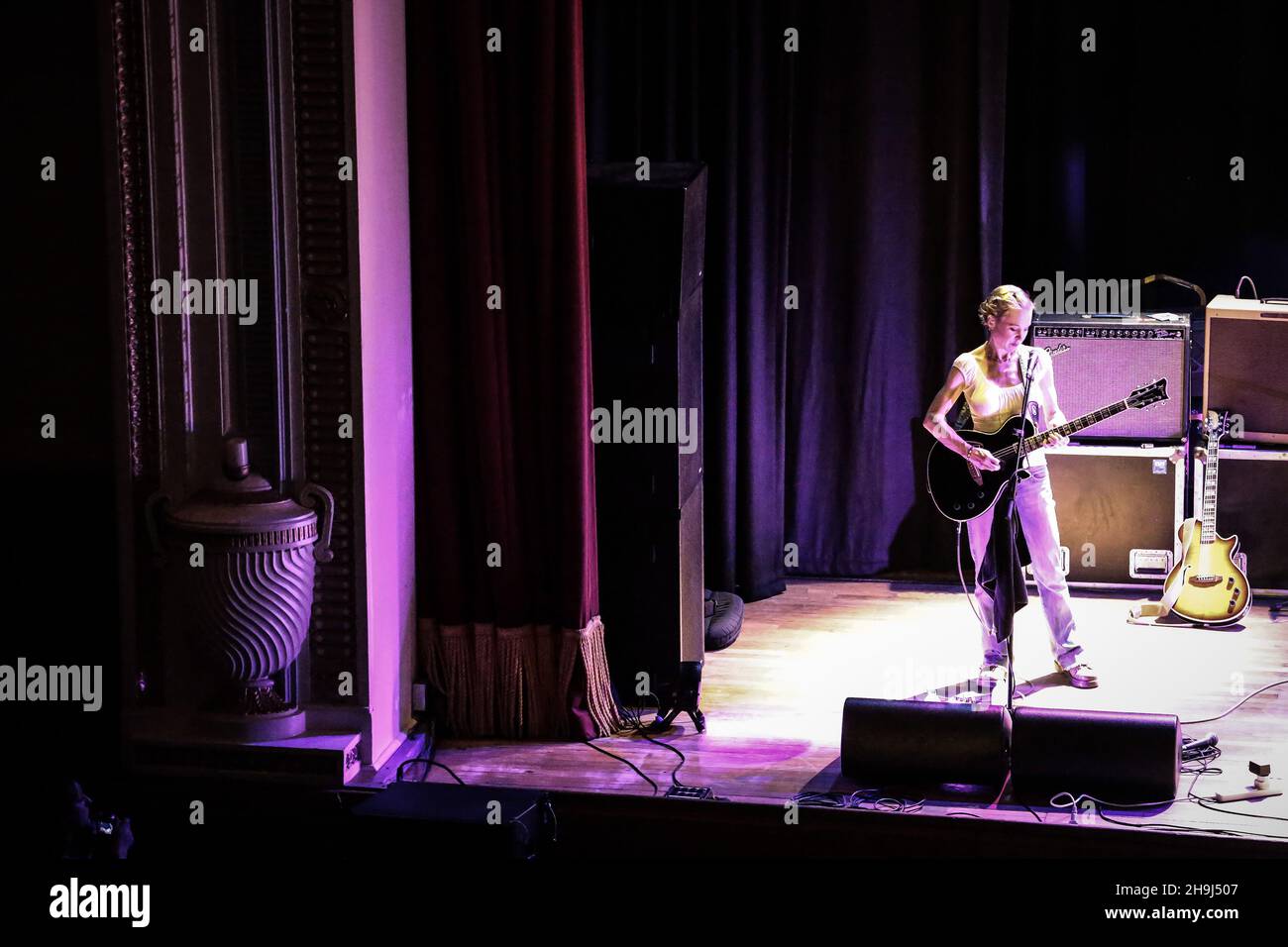 Throwing muses gig hi-res stock photography and images - Alamy