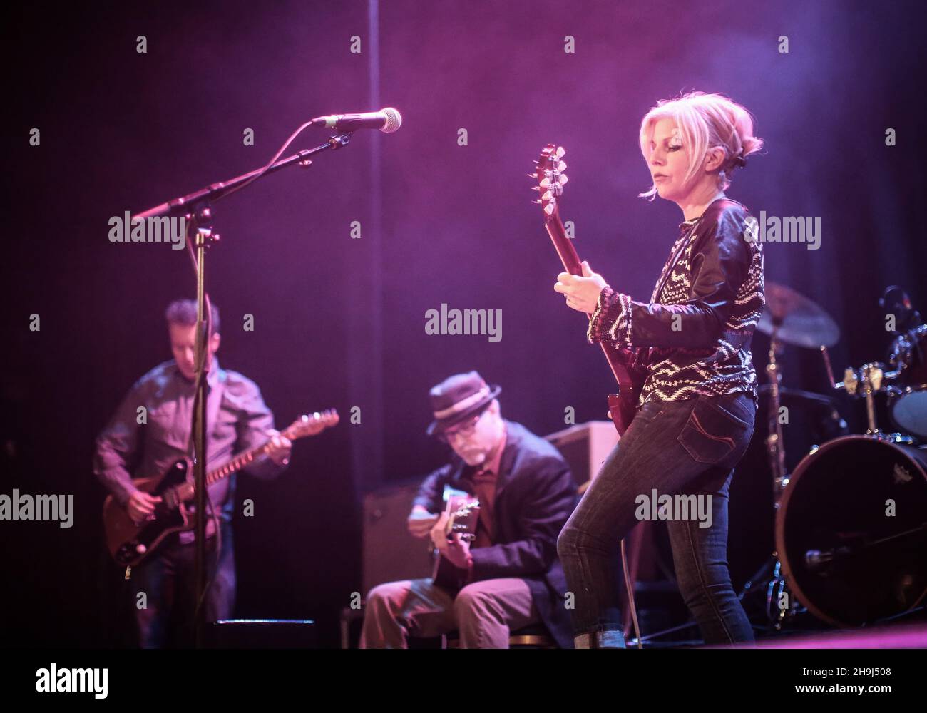 Tanya Donelly supporting Throwing Muses at Islington Assembly Hall in ...