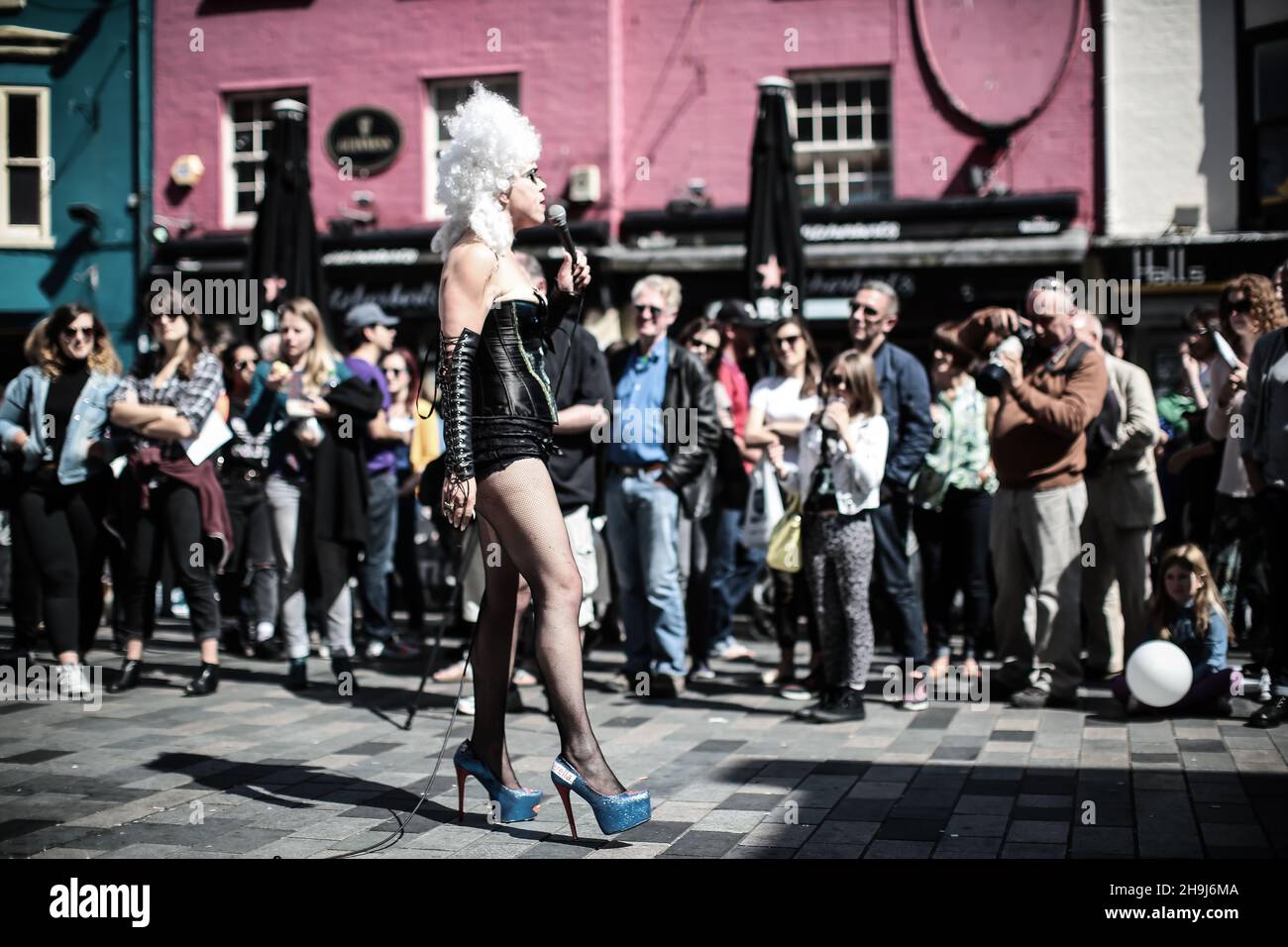 Burlesque performers hi-res stock photography and images - Alamy