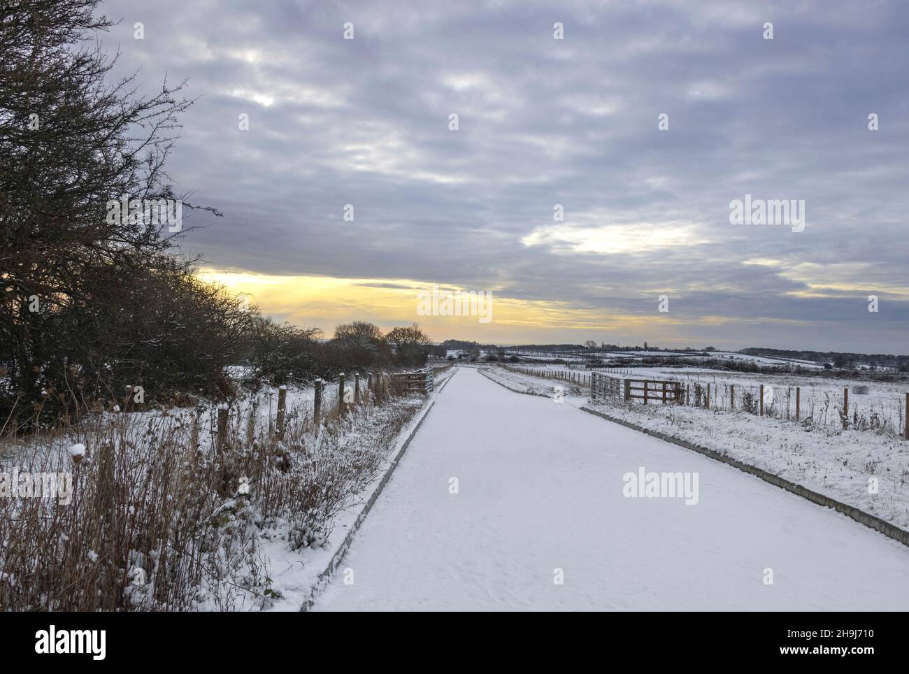 Unblemished sky hi-res stock photography and images - Alamy