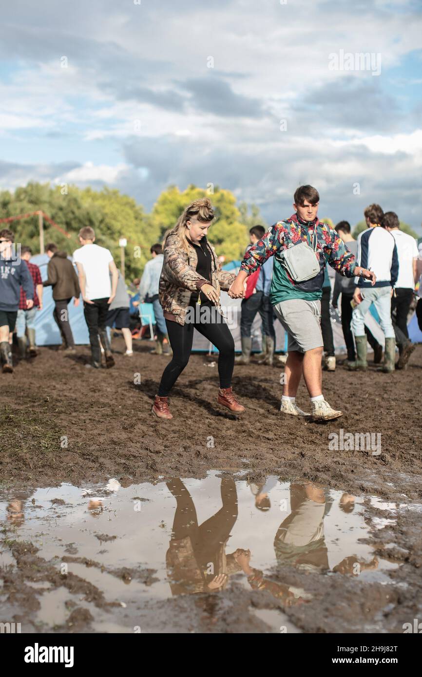 Fans arriving at a muddy 2015 Reading festival Stock Photo - Alamy