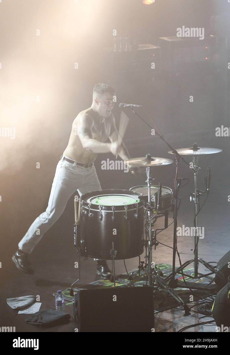 Isaac Holman of Slaves performing live on stage to a sold-out Forum in ...