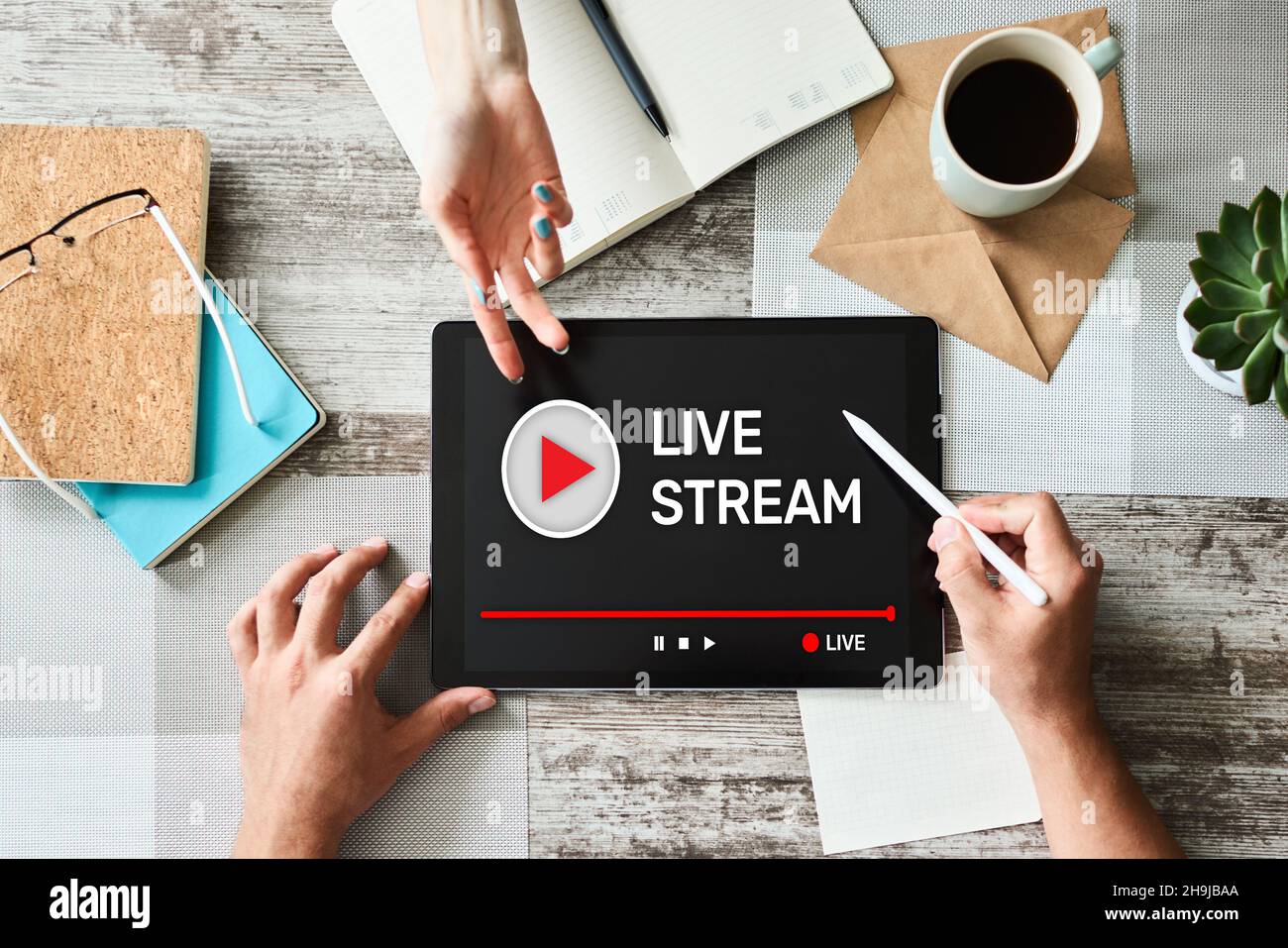 Live streaming apps hi-res stock photography and images - Alamy