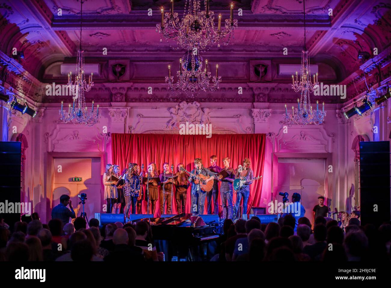 Tom speight singer hi-res stock photography and images - Alamy