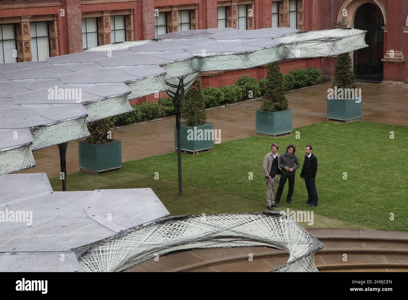 V&A reveals a new garden installation created by robots. Called Elytra ...