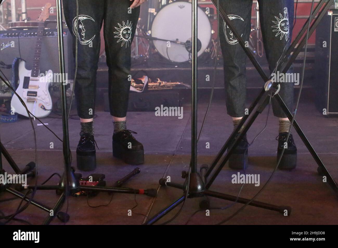 Let's Eat Grandma (Jenny Hollingworth and Rosa Walton) performing live ...