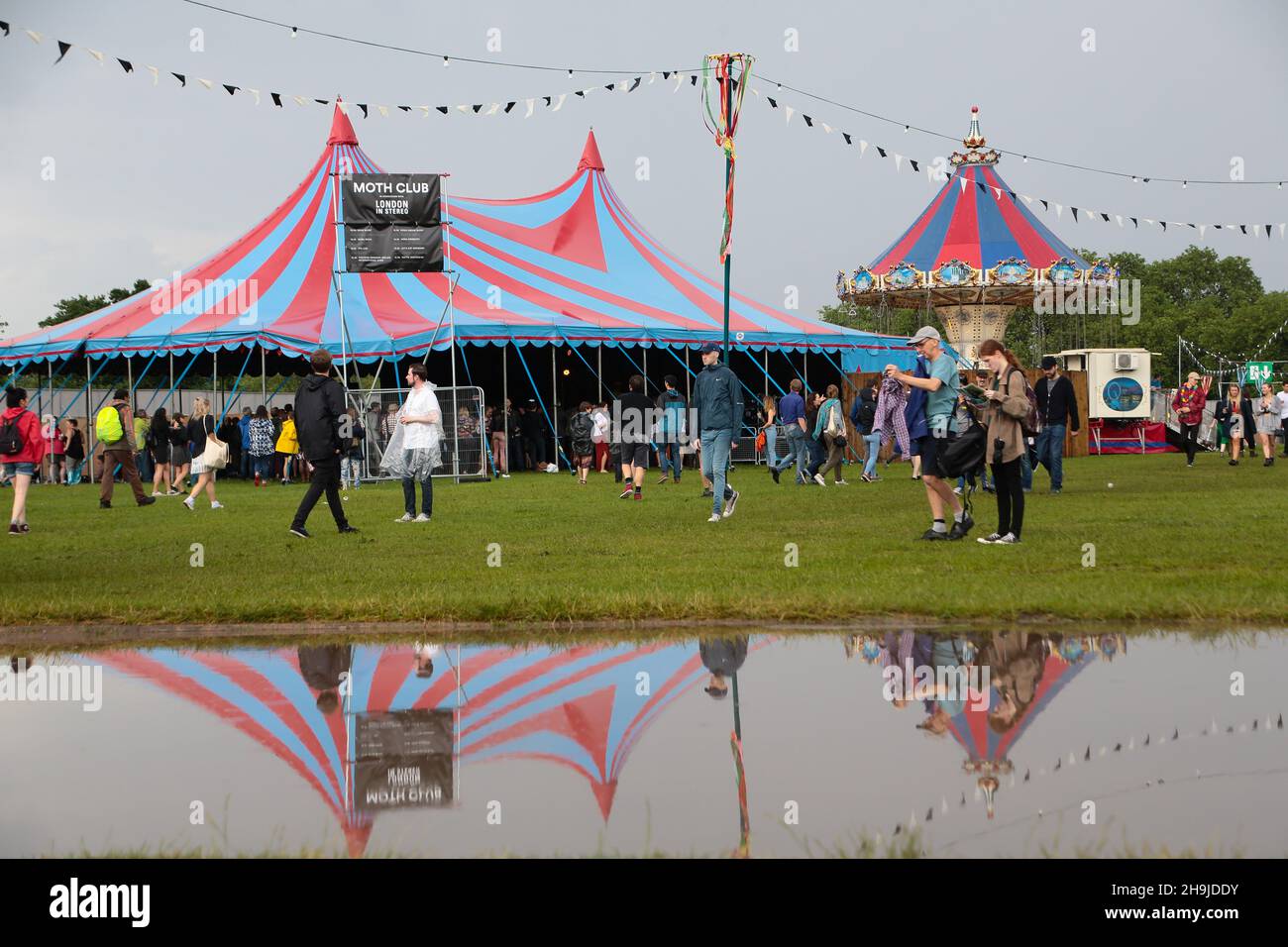 Festival goers enduring heavy rain on the first day of Field Day ...