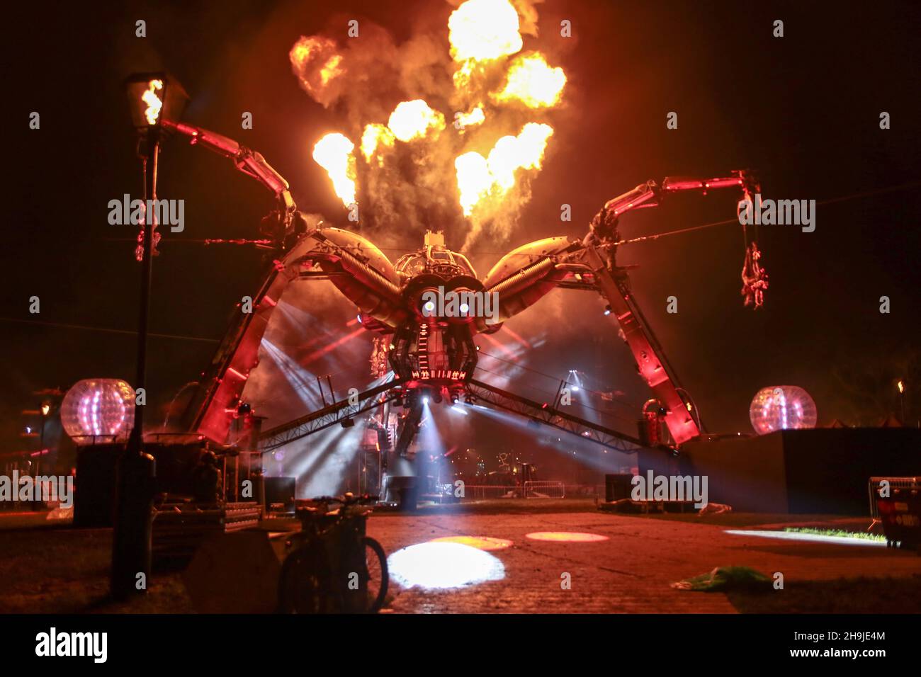 The alien spider in Arcadia's Metamorphosis show at the 2016 ...