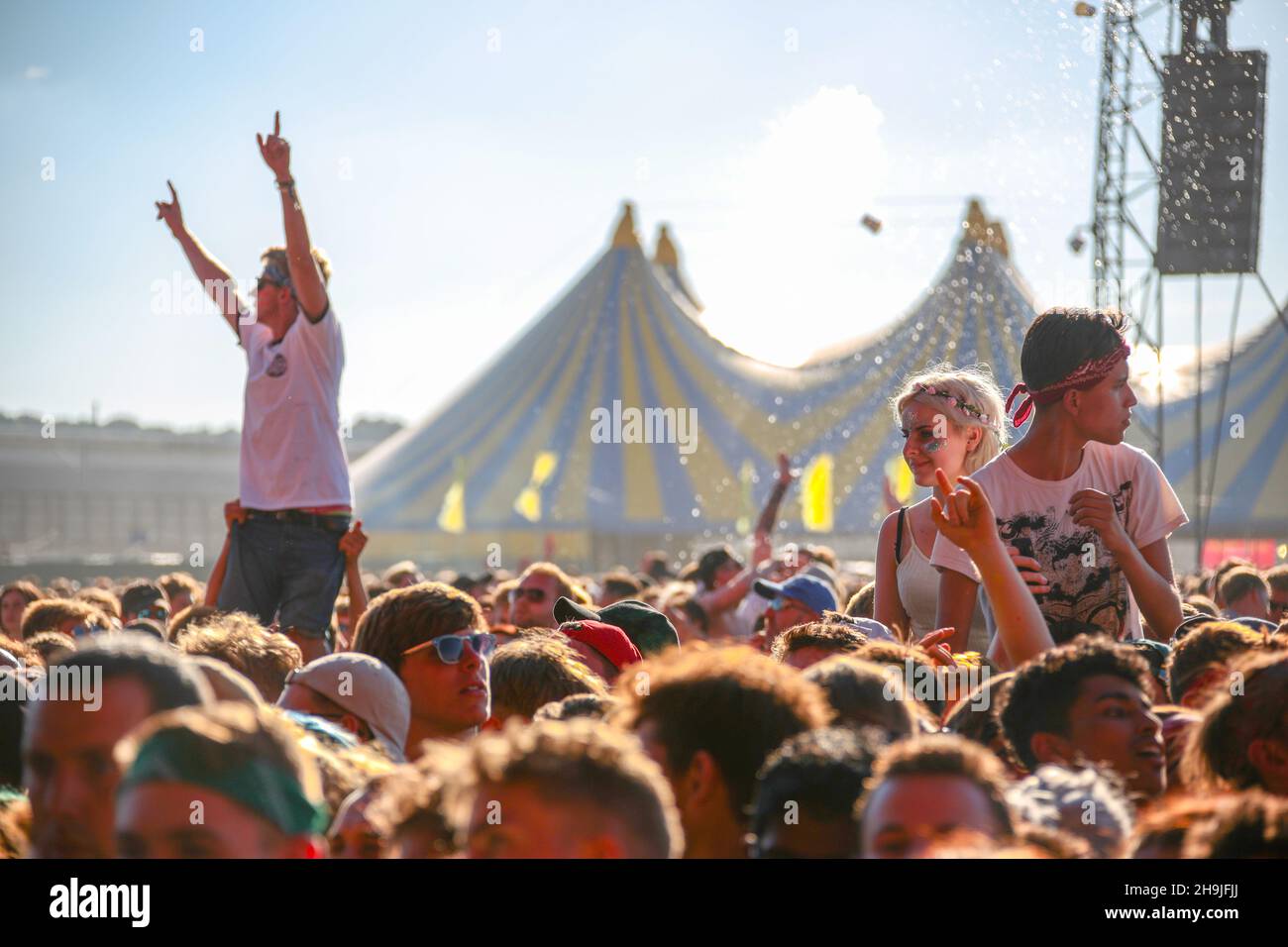 Festival goers in front of the main stage on day 1 of the 2016 Reading ...