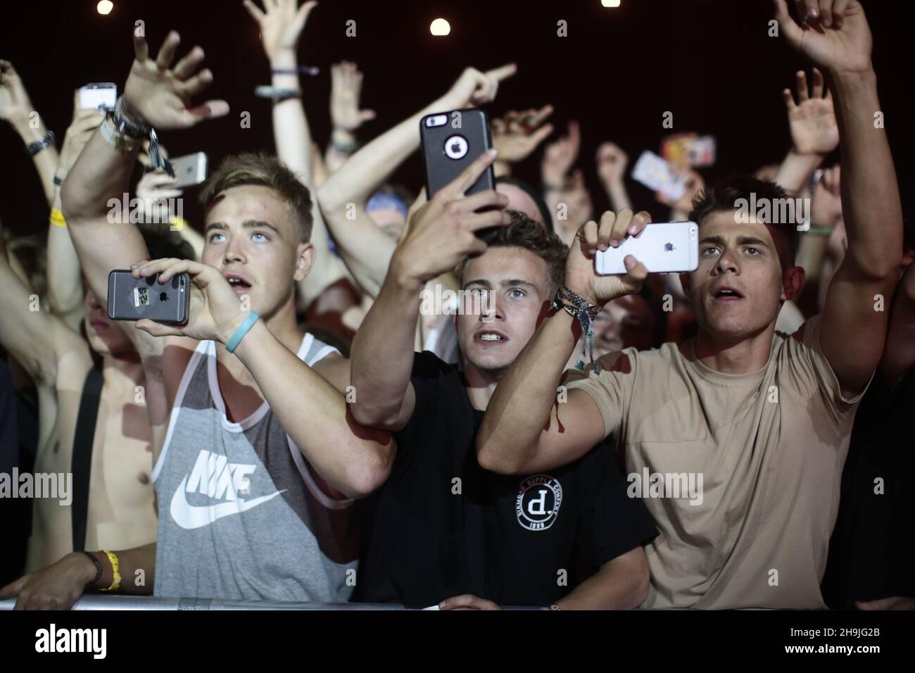 Teeagers hi-res stock photography and images - Alamy