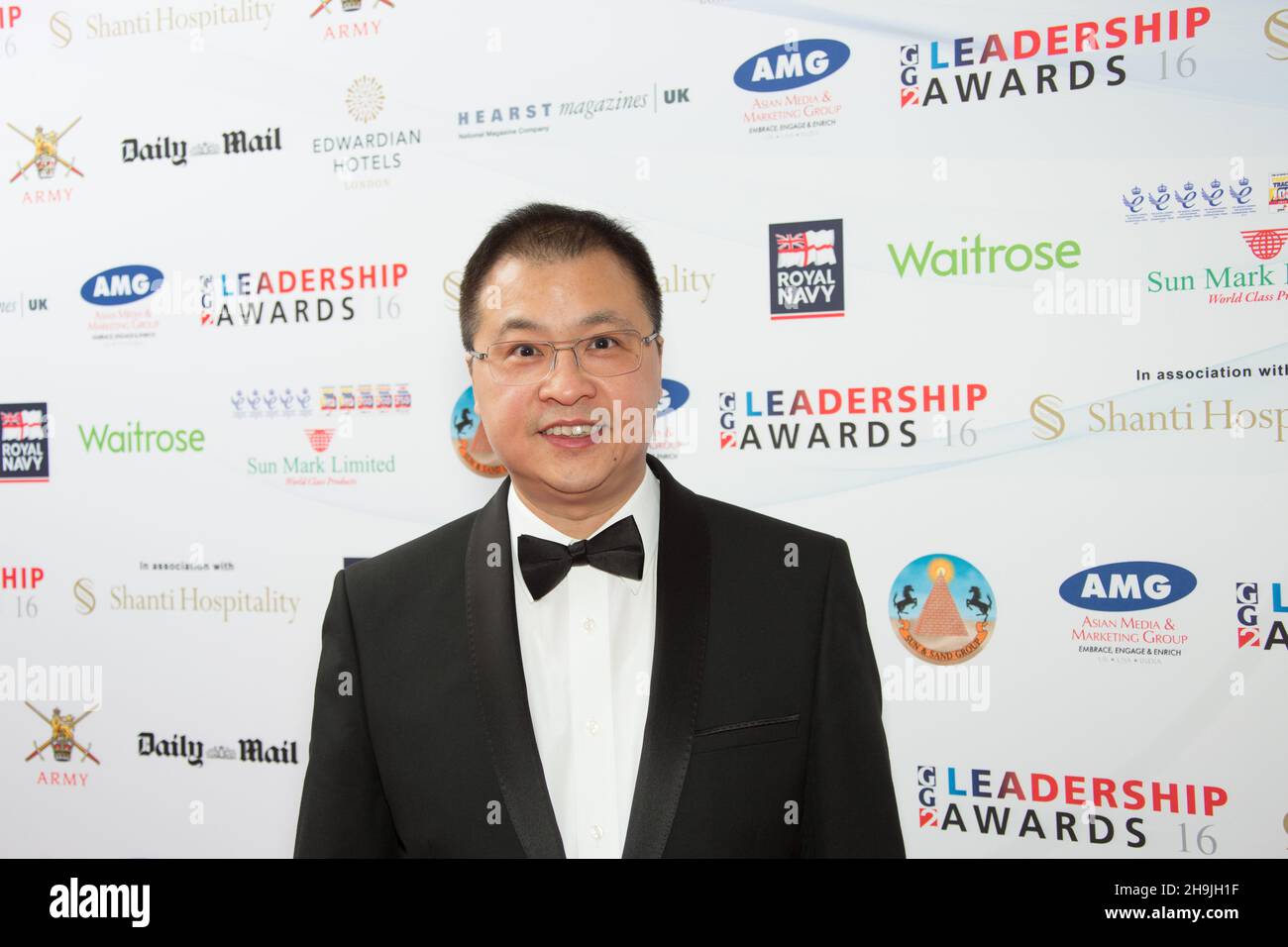 Frank Leung posing for photos before the 2016 GG2 Leadership Awards at ...