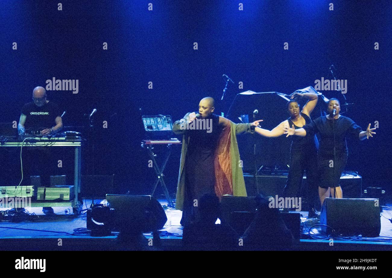 Iklan performing live on stage with Timothy London supporting Young ...