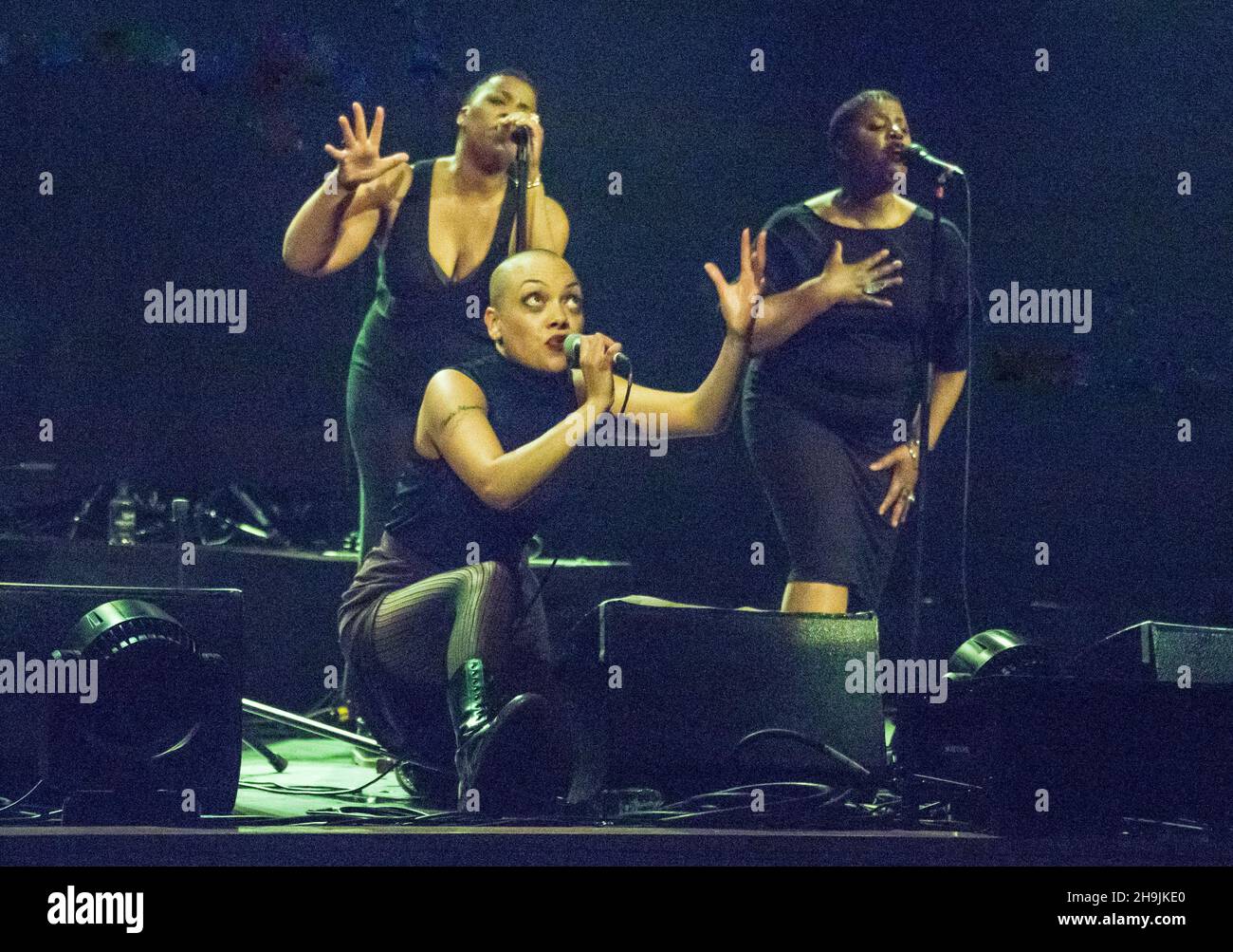 Iklan performing live on stage with Timothy London supporting Young ...