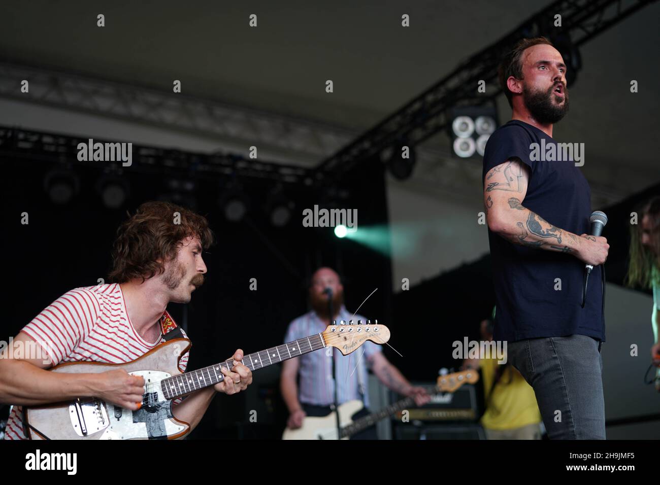 Idles entertainment hi-res stock photography and images - Alamy