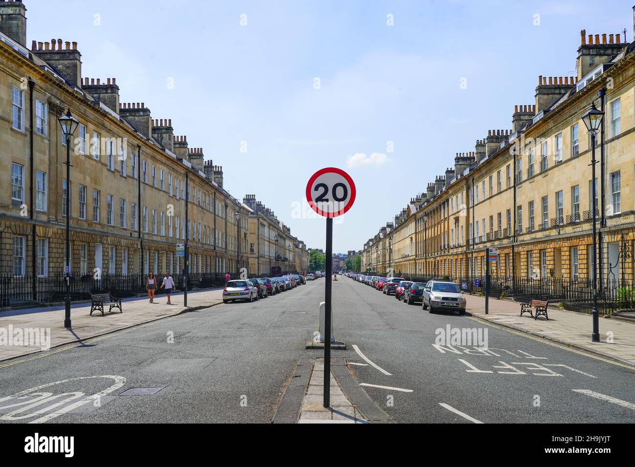 20 mile per hour sign hi-res stock photography and images - Alamy